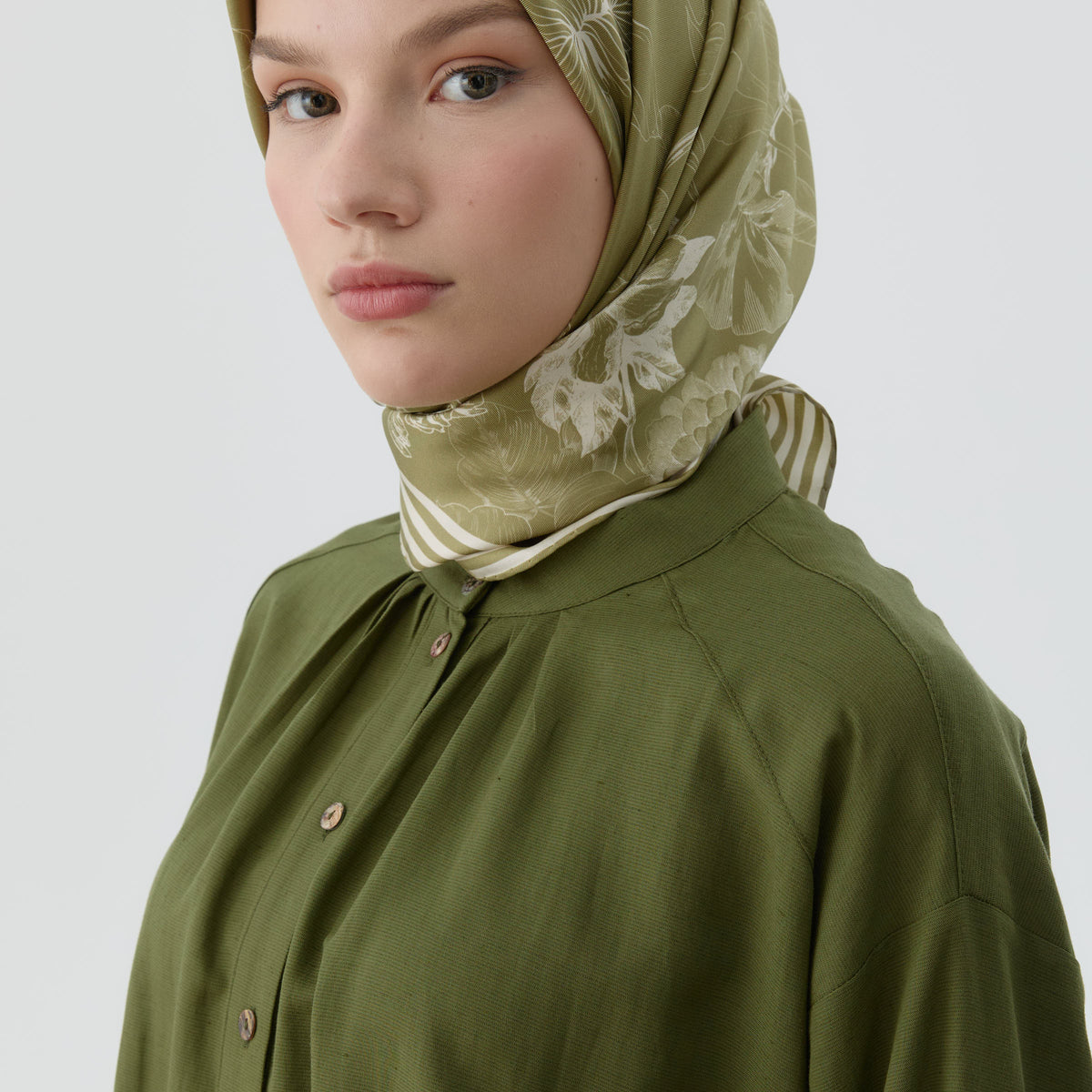 Nazenin Twill İpek Eşarp - Olive – TUĞBA